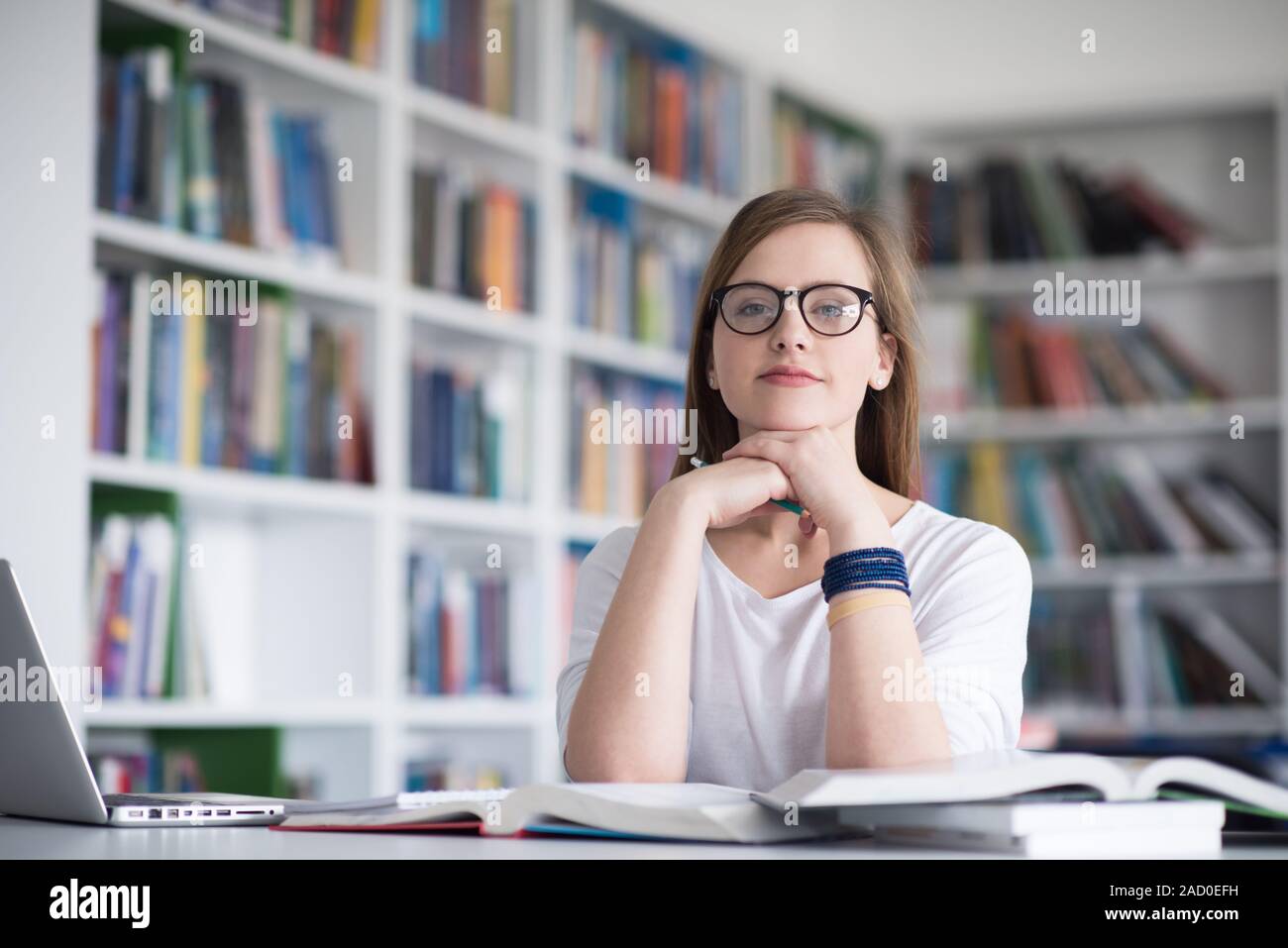 student study in library Stock Photo - Alamy
