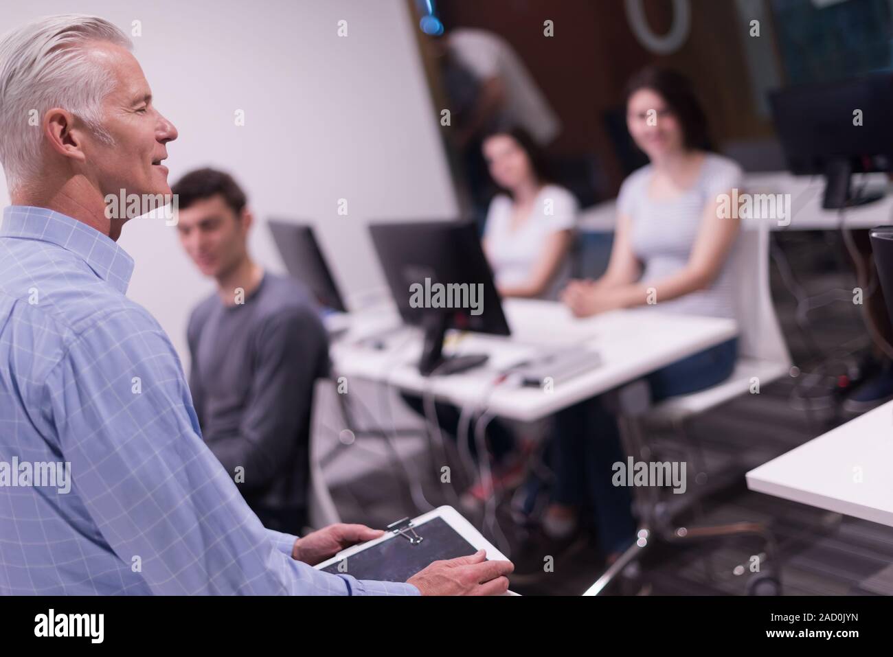 teacher and students in computer lab classroom Stock Photo - Alamy