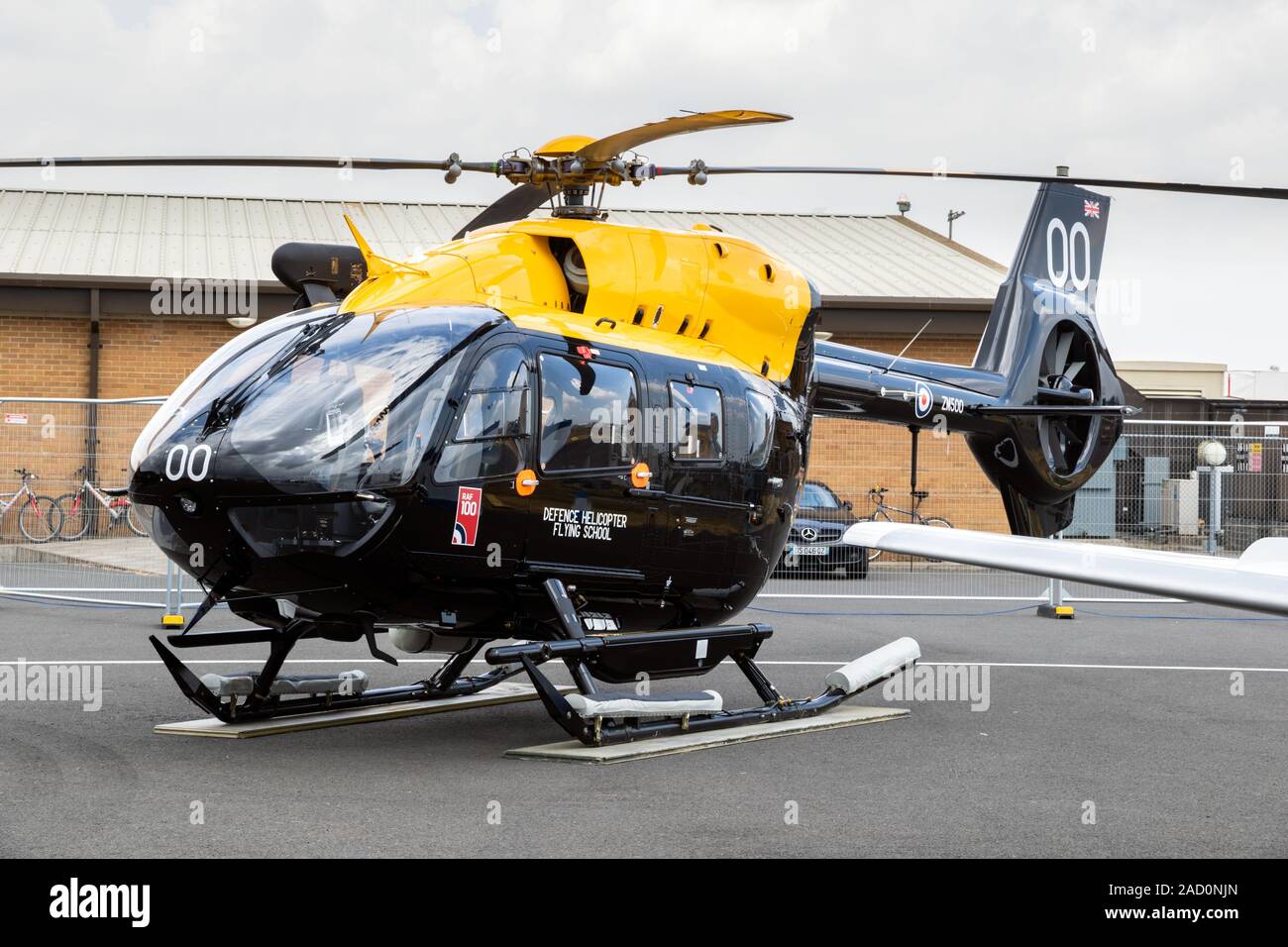 Defense helicopter flying school hi-res stock photography and images ...