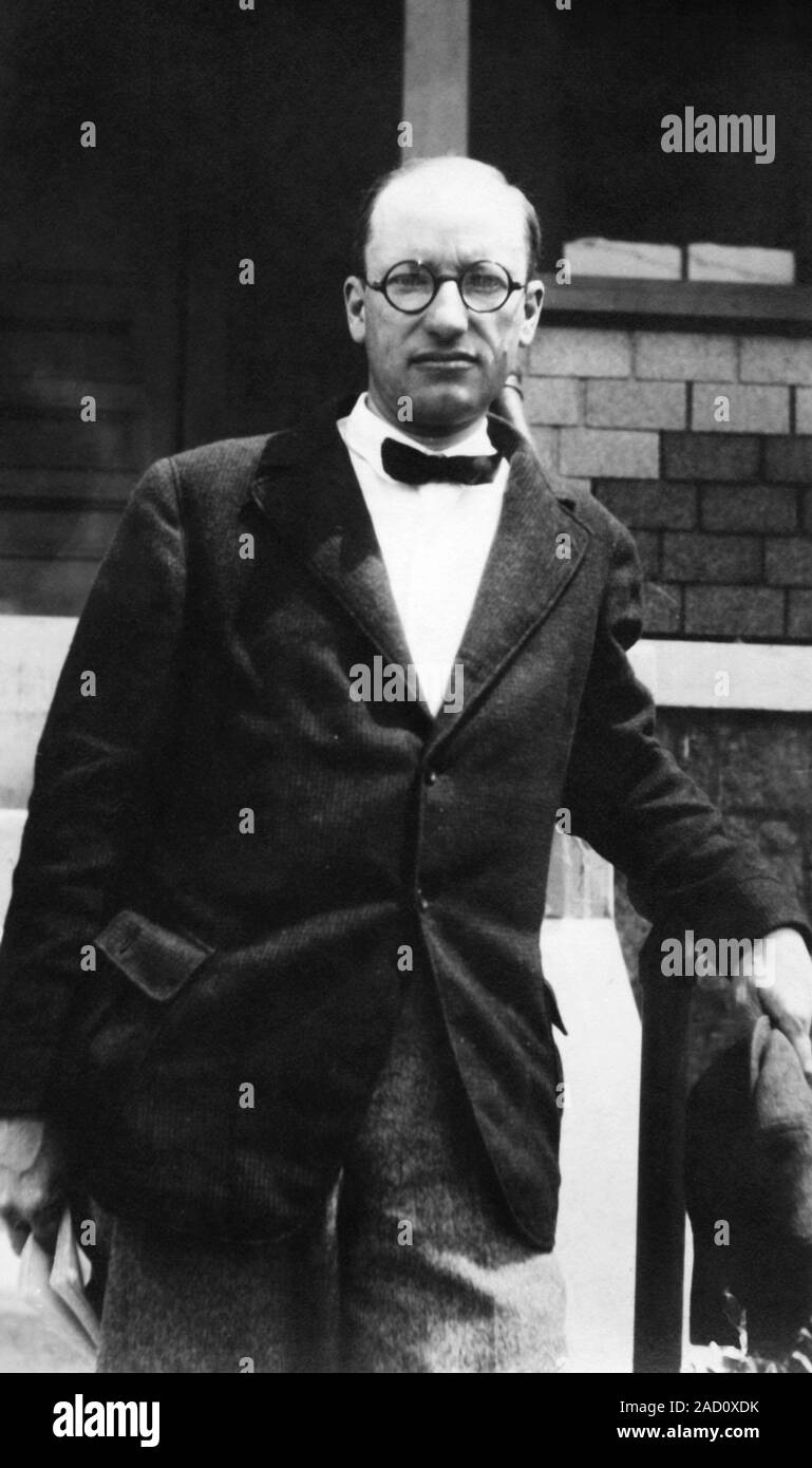 Edward Murray East (1879-1938), US plant geneticist. East specialised ...