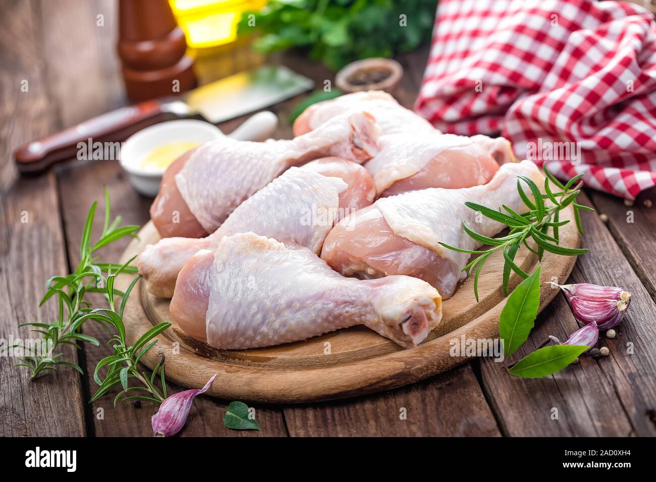raw chicken legs Stock Photo - Alamy