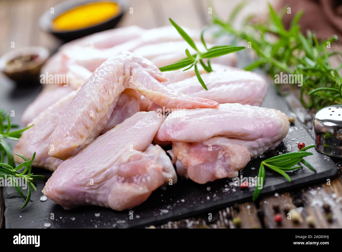 raw chicken wings Stock Photo - Alamy