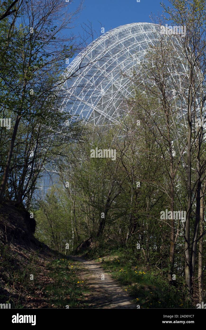Effelsberg radio telescope. This 100-metre telescope was inaugurated in ...