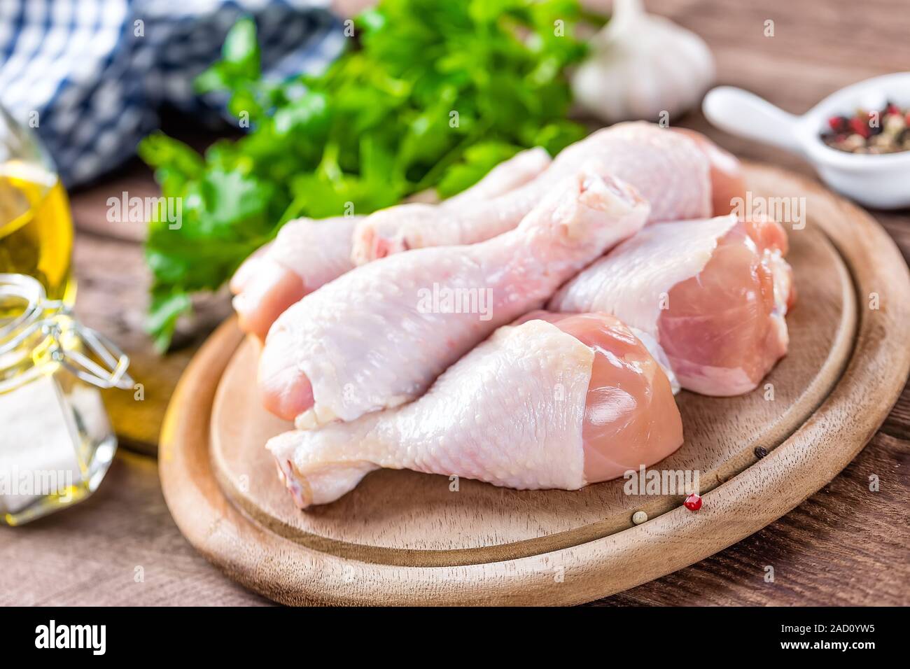 raw chicken legs Stock Photo - Alamy