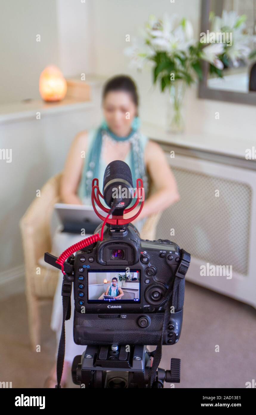 Filming with slr hi-res stock photography and images - Alamy