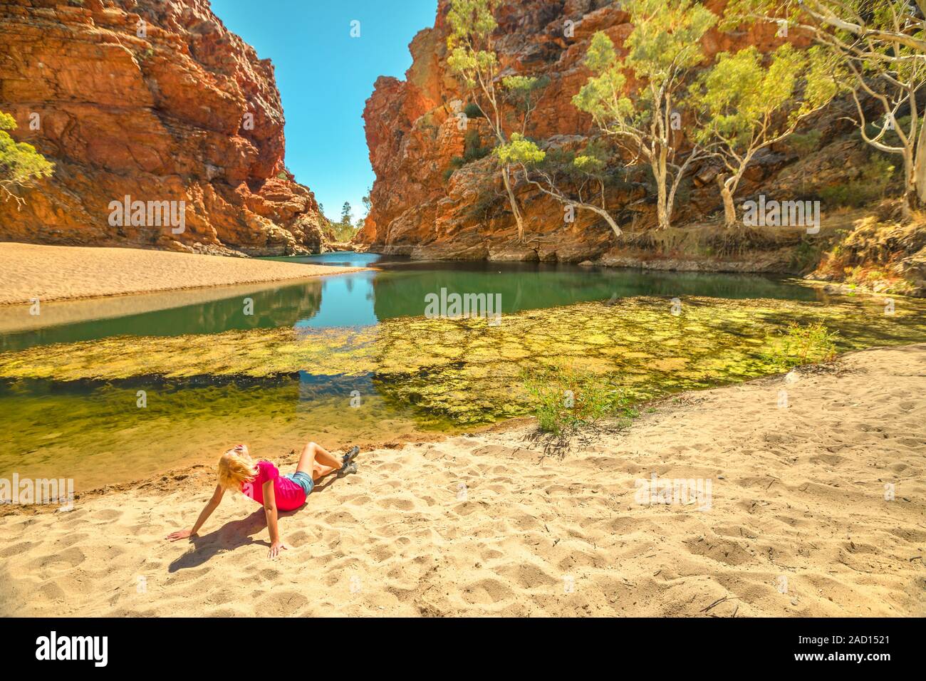 Outback red rocks waterhole hi-res stock photography and images - Alamy