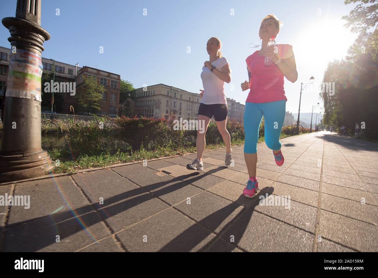 Jogging girls hi-res stock photography and images - Alamy