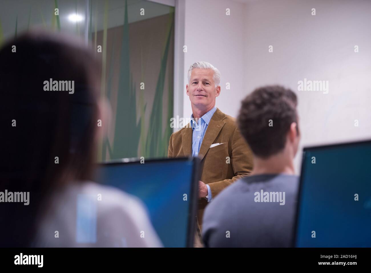 teacher and students in computer lab classroom Stock Photo - Alamy