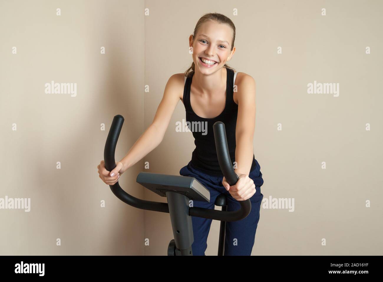 Teen cycling hi-res stock photography and images - Alamy