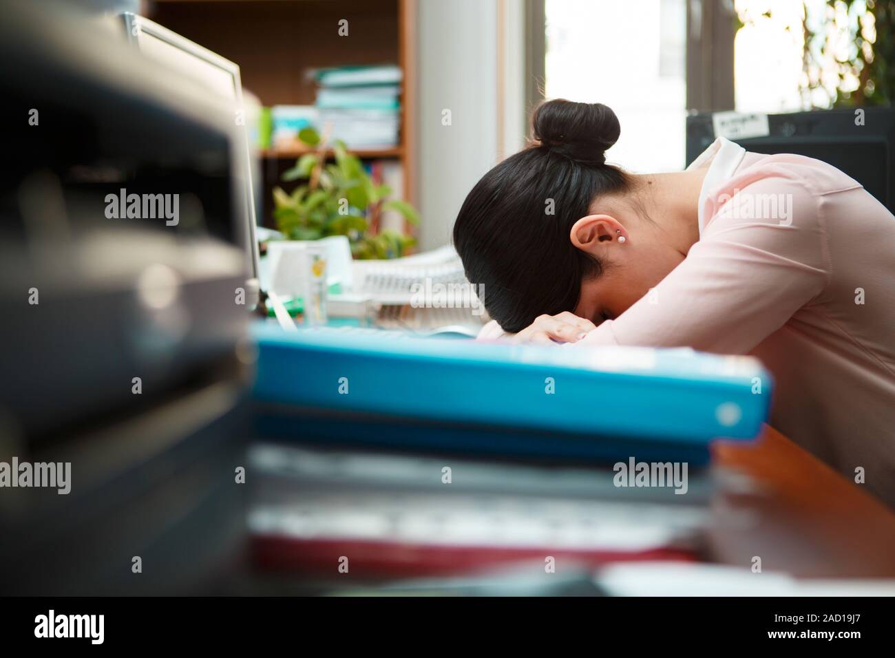 Tired businesswoman sleeping on the desk Stock Photo - Alamy