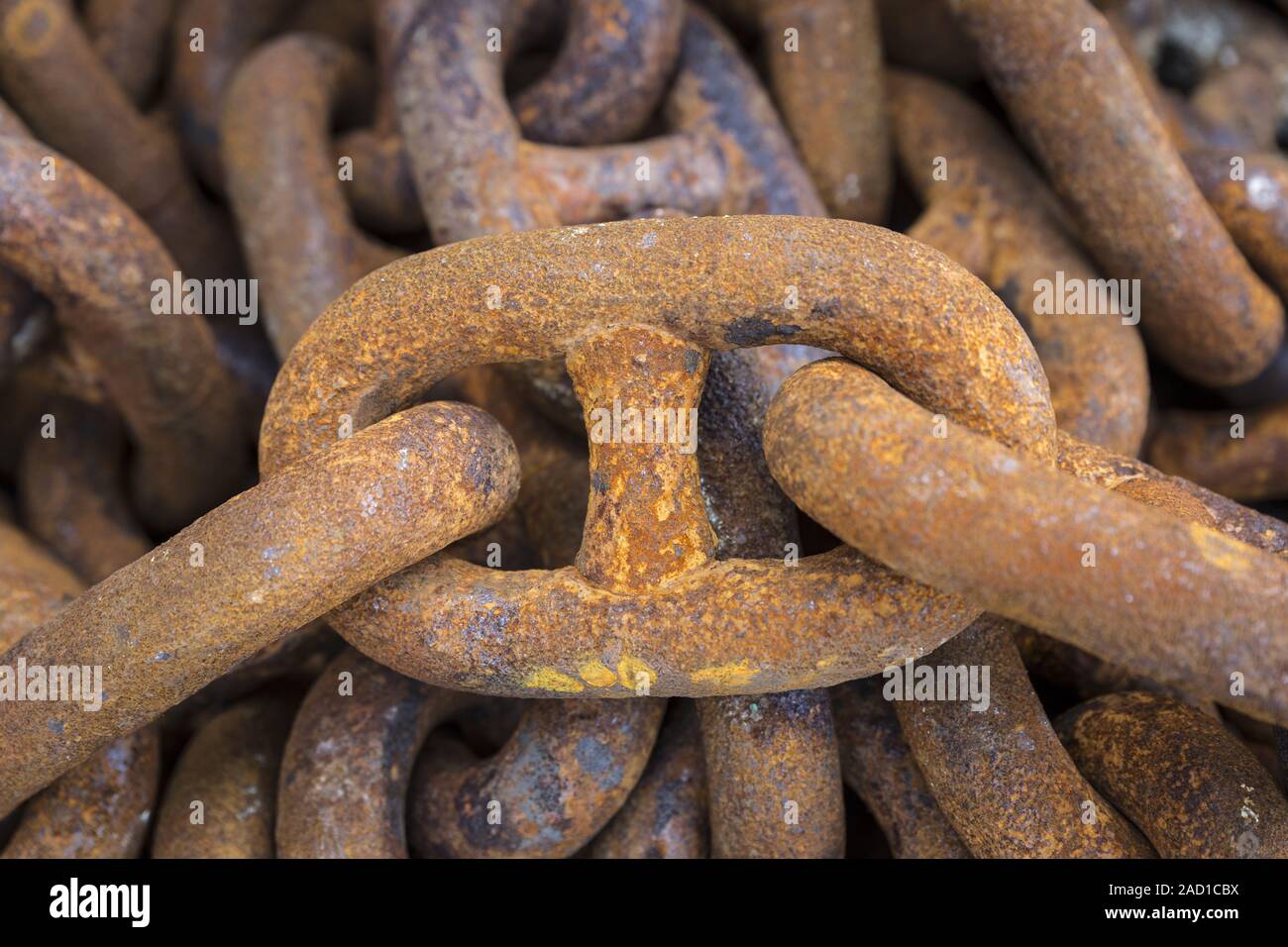 Rusty iron chains in detail Stock Photo - Alamy