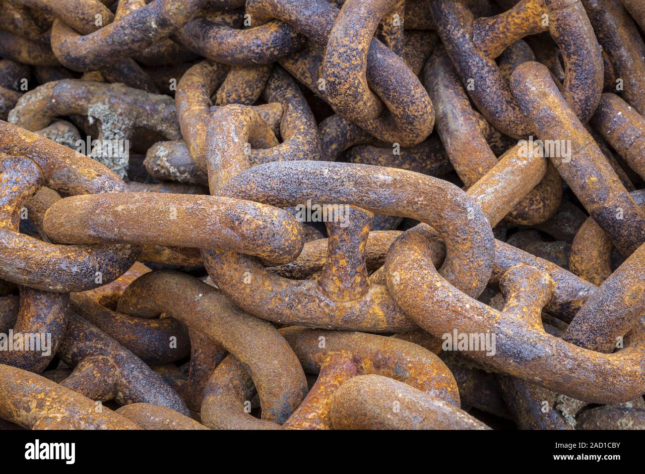 Rusty iron chains in detail Stock Photo - Alamy