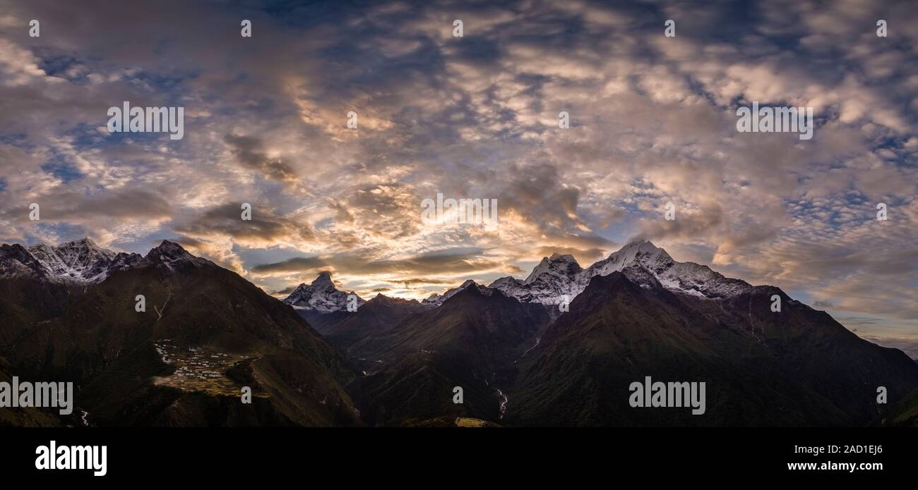Ama dablam cholatse taboche mountains hi-res stock photography and ...