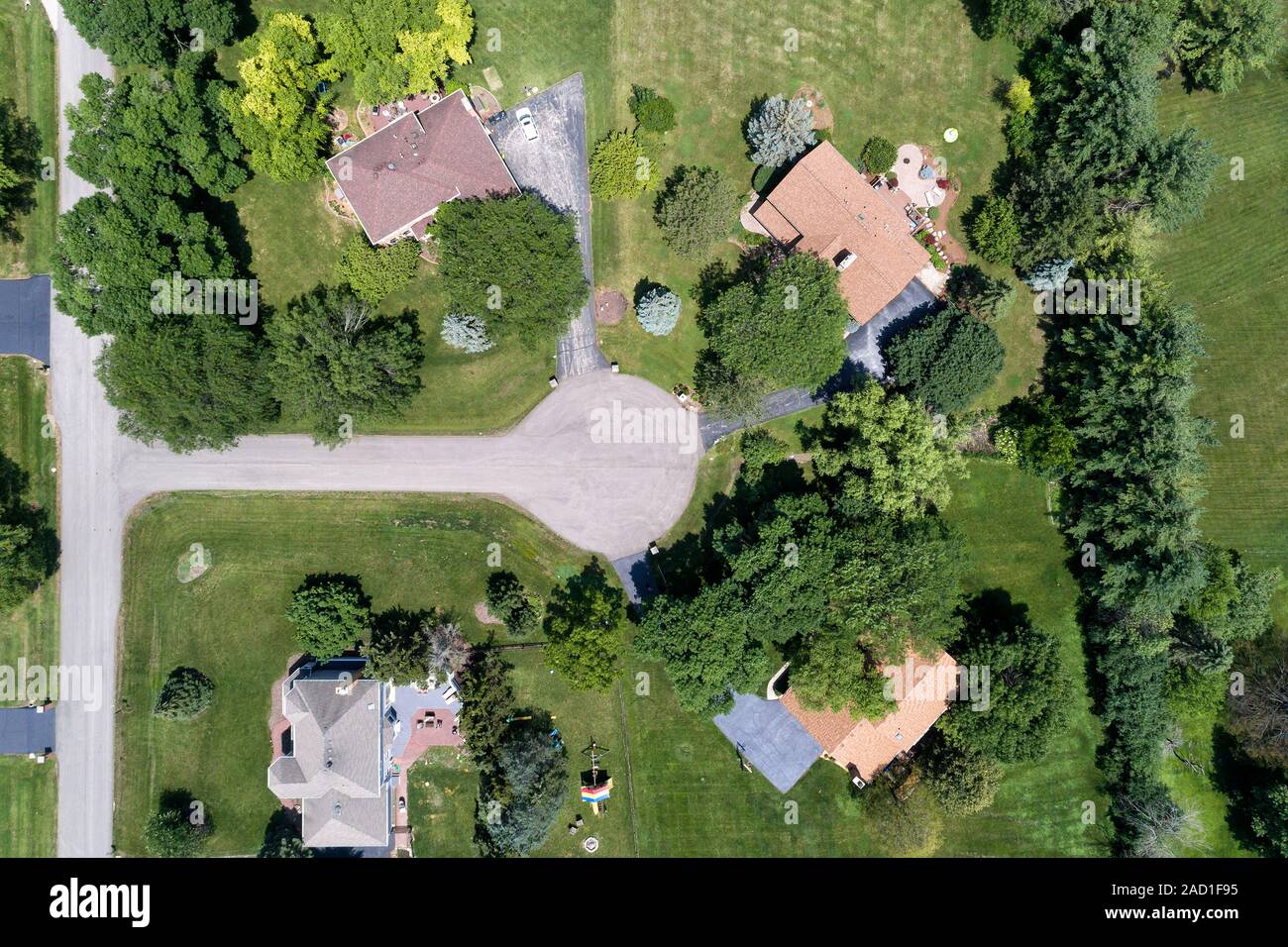 Deer in residential neighborhood hi-res stock photography and images ...