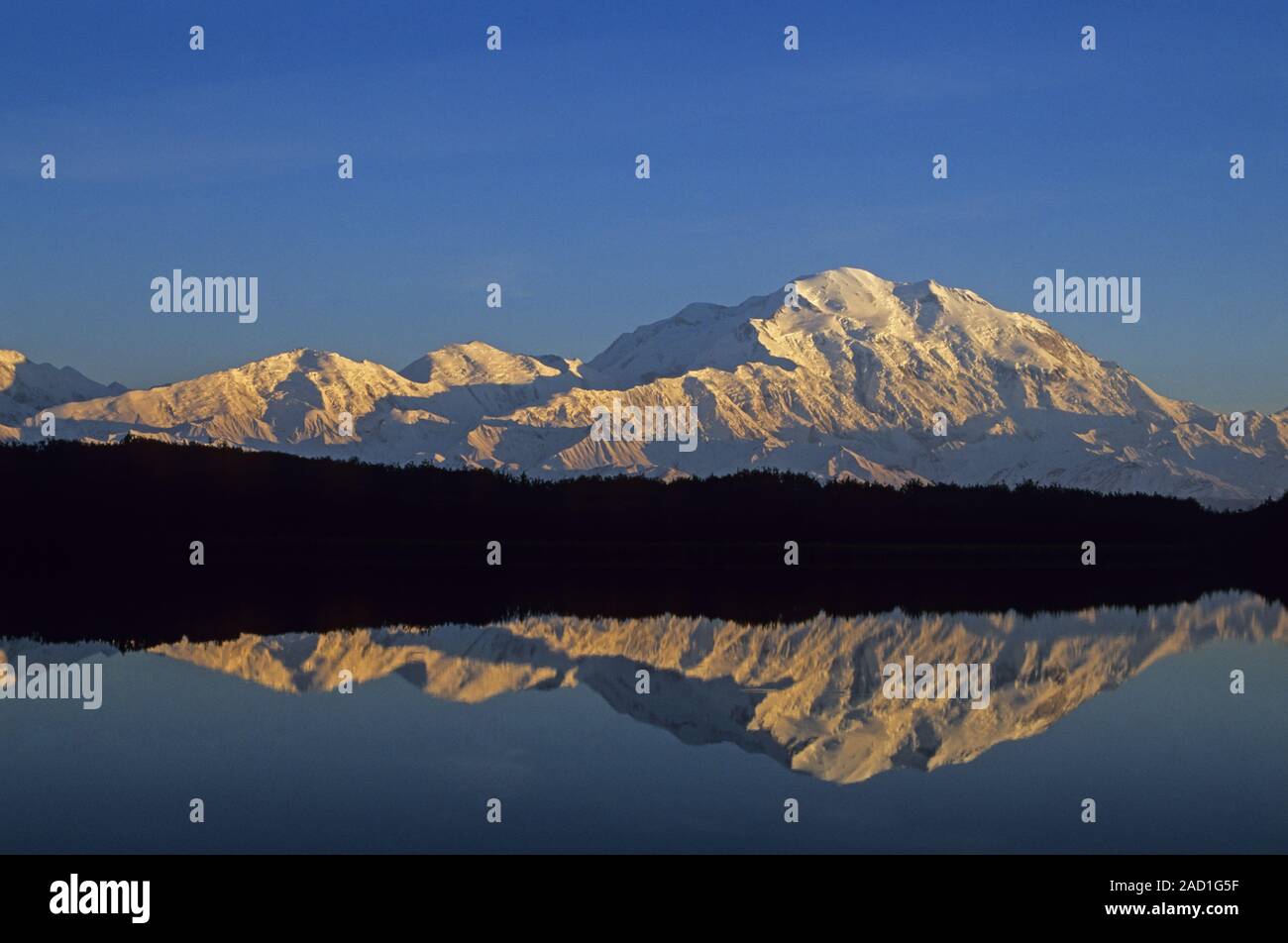Denali reflection pond hi-res stock photography and images - Alamy