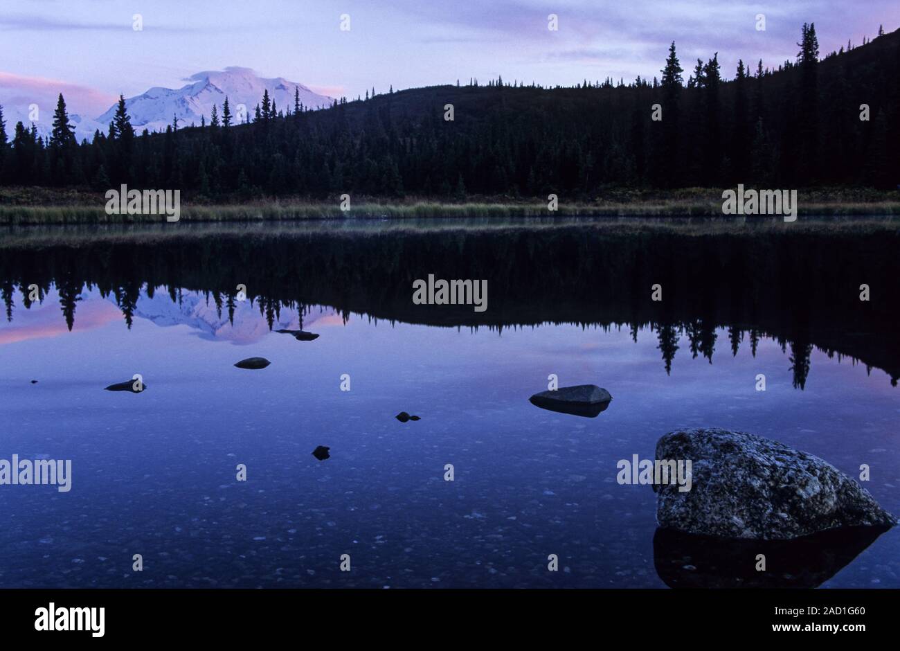 Wonder lake hi-res stock photography and images - Alamy