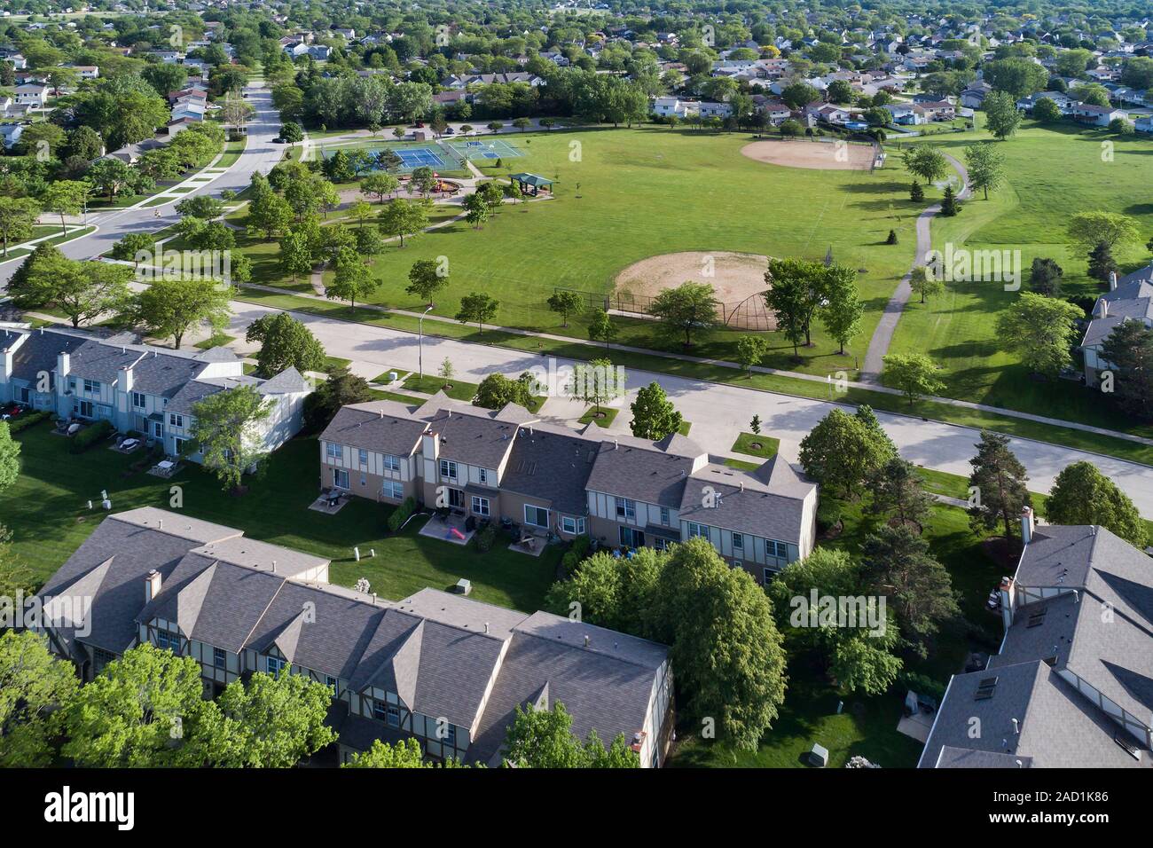 Aerial view of a neighborhood community in a Chicago suburban setting ...