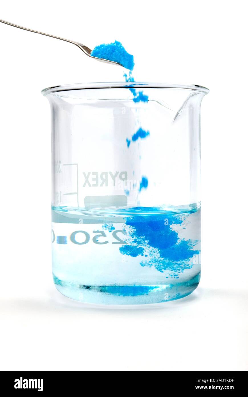 Copper sulphate dissolving in water Stock Photo - Alamy