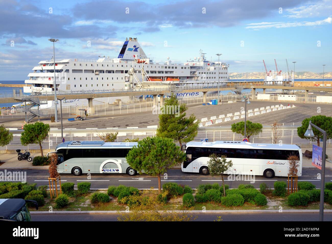 Ferry boats hi-res stock photography and images - Alamy