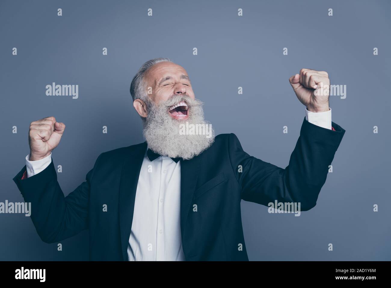 Close-up portrait of his he nice attractive cheerful cheery overjoyed ...
