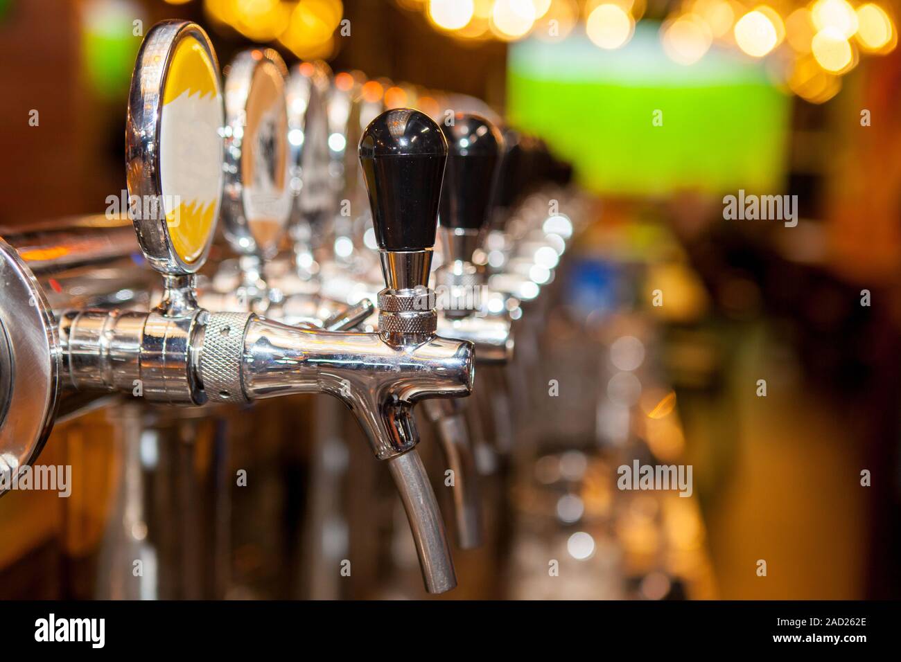 Row draft beer taps hi-res stock photography and images - Alamy