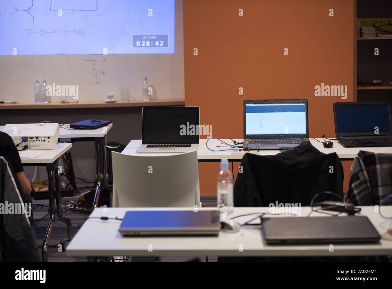 empty it classroom Stock Photo - Alamy