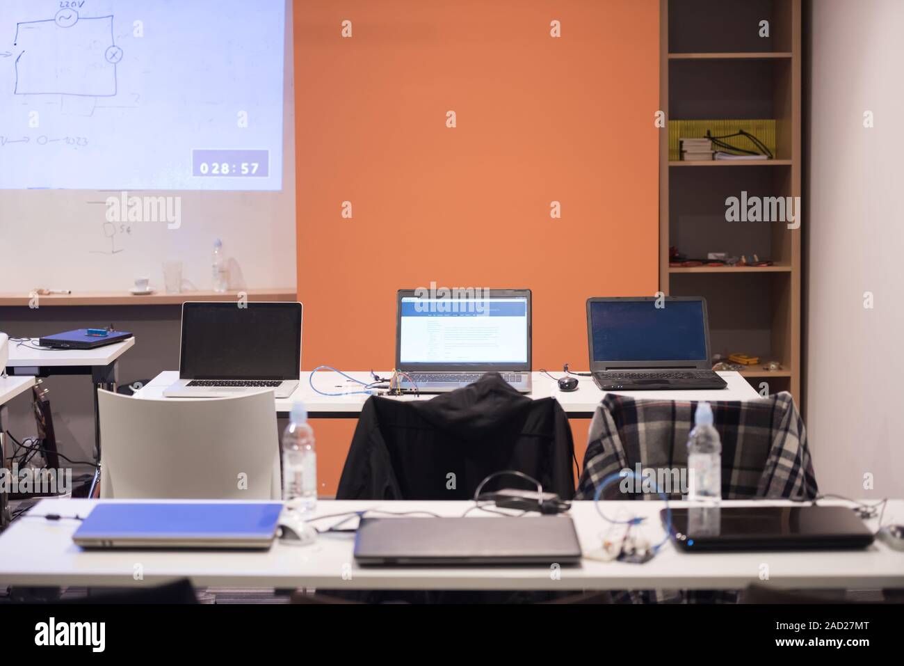 empty it classroom Stock Photo - Alamy