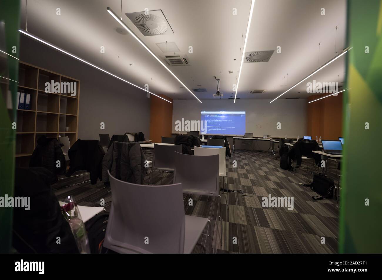 empty it classroom Stock Photo - Alamy