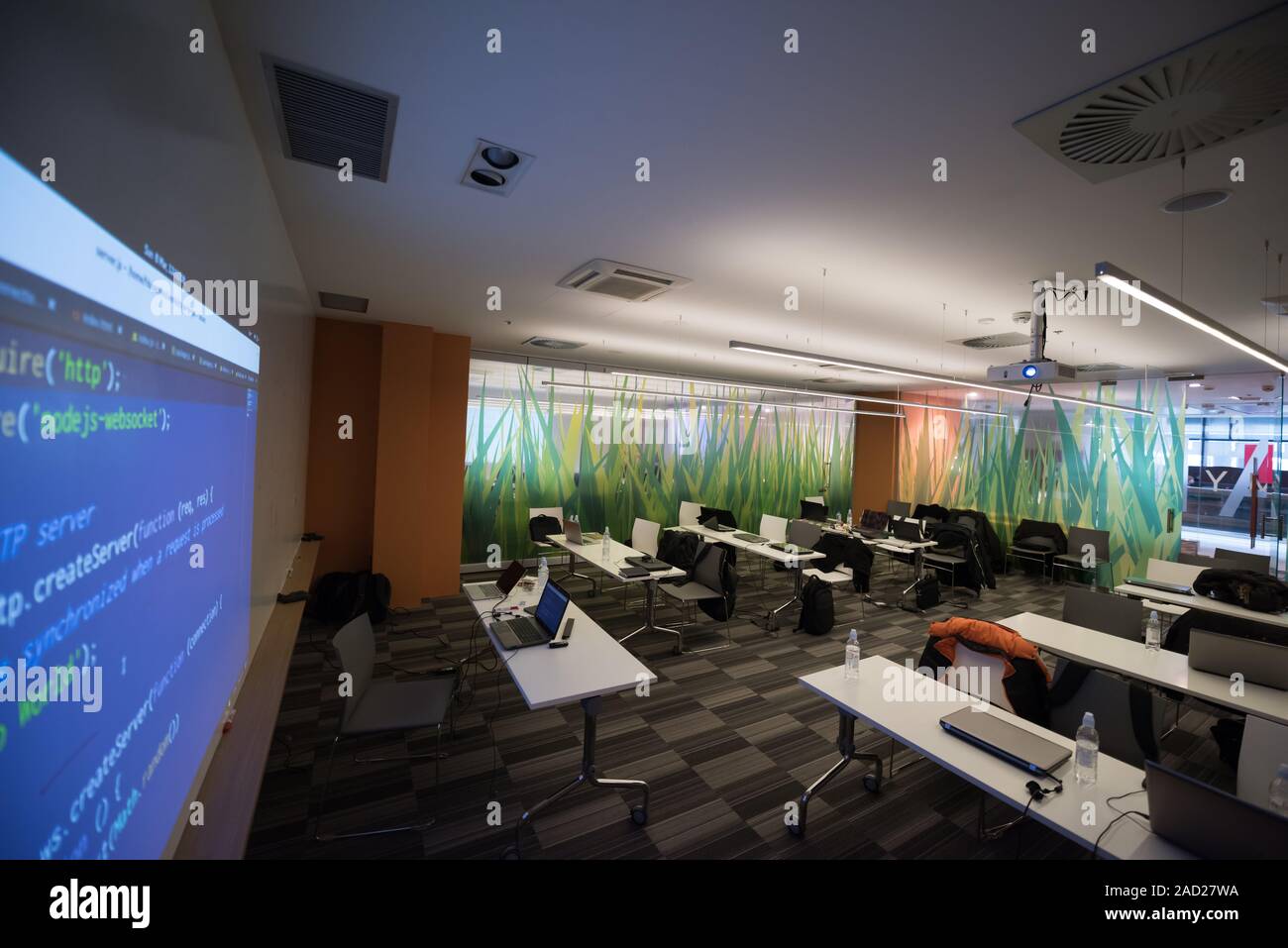 empty it classroom Stock Photo - Alamy