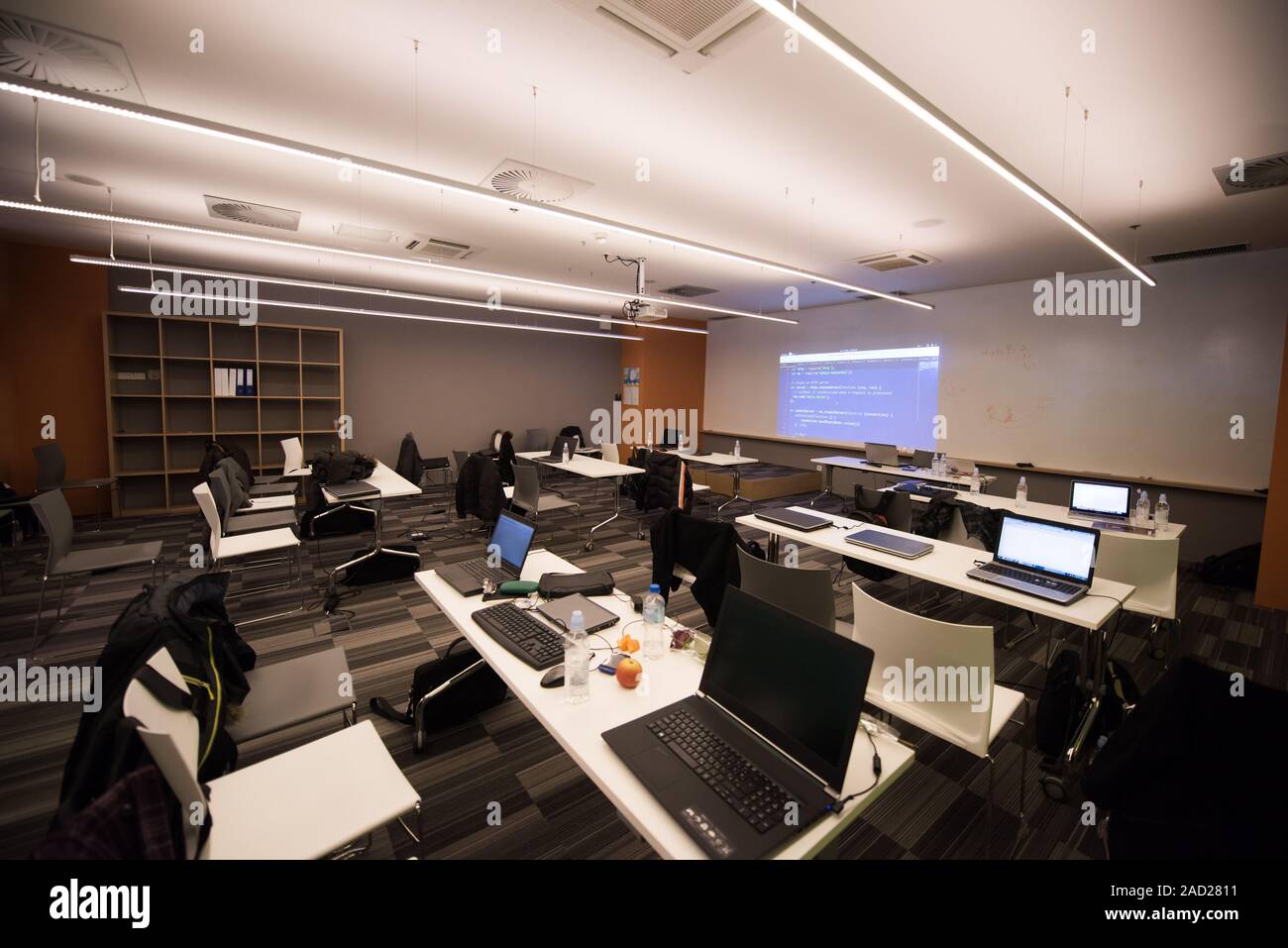 empty it classroom Stock Photo - Alamy