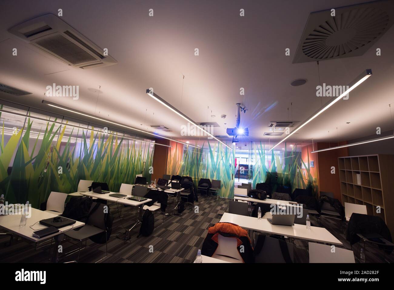 empty it classroom Stock Photo - Alamy