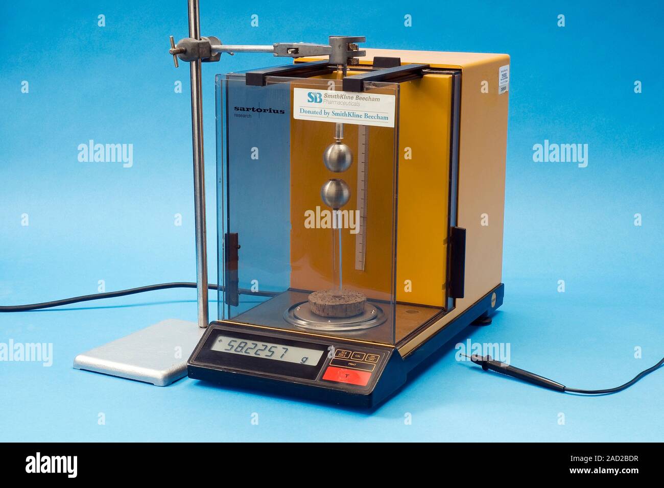 Measuring the force between two charges. Apparatus used to measure the ...