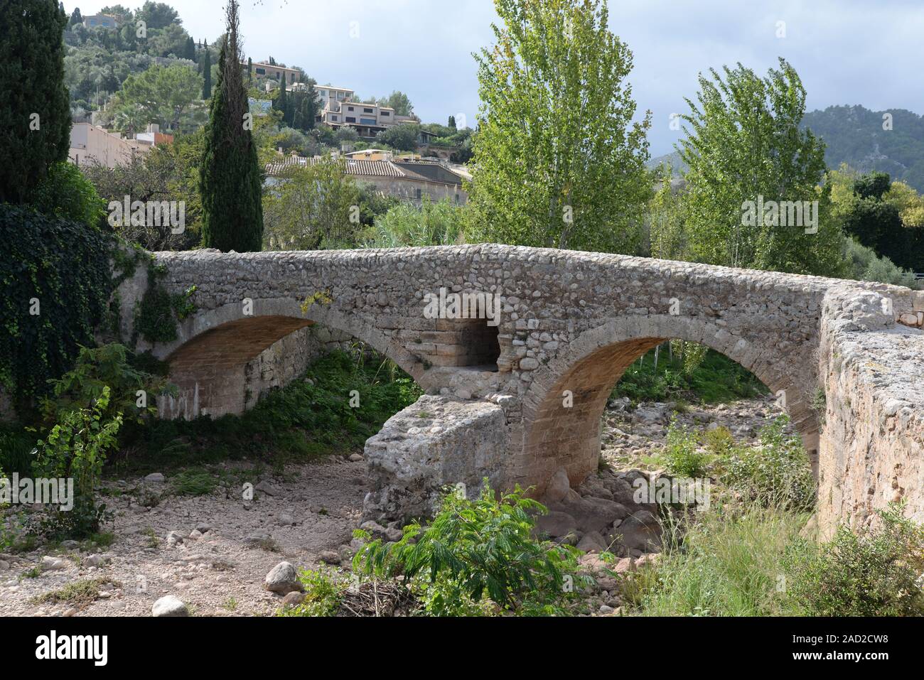 Roman bridge in Pollenca, Mallorca Stock Photo - Alamy