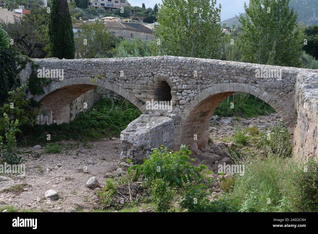 Roman bridge in Pollenca, Mallorca Stock Photo - Alamy
