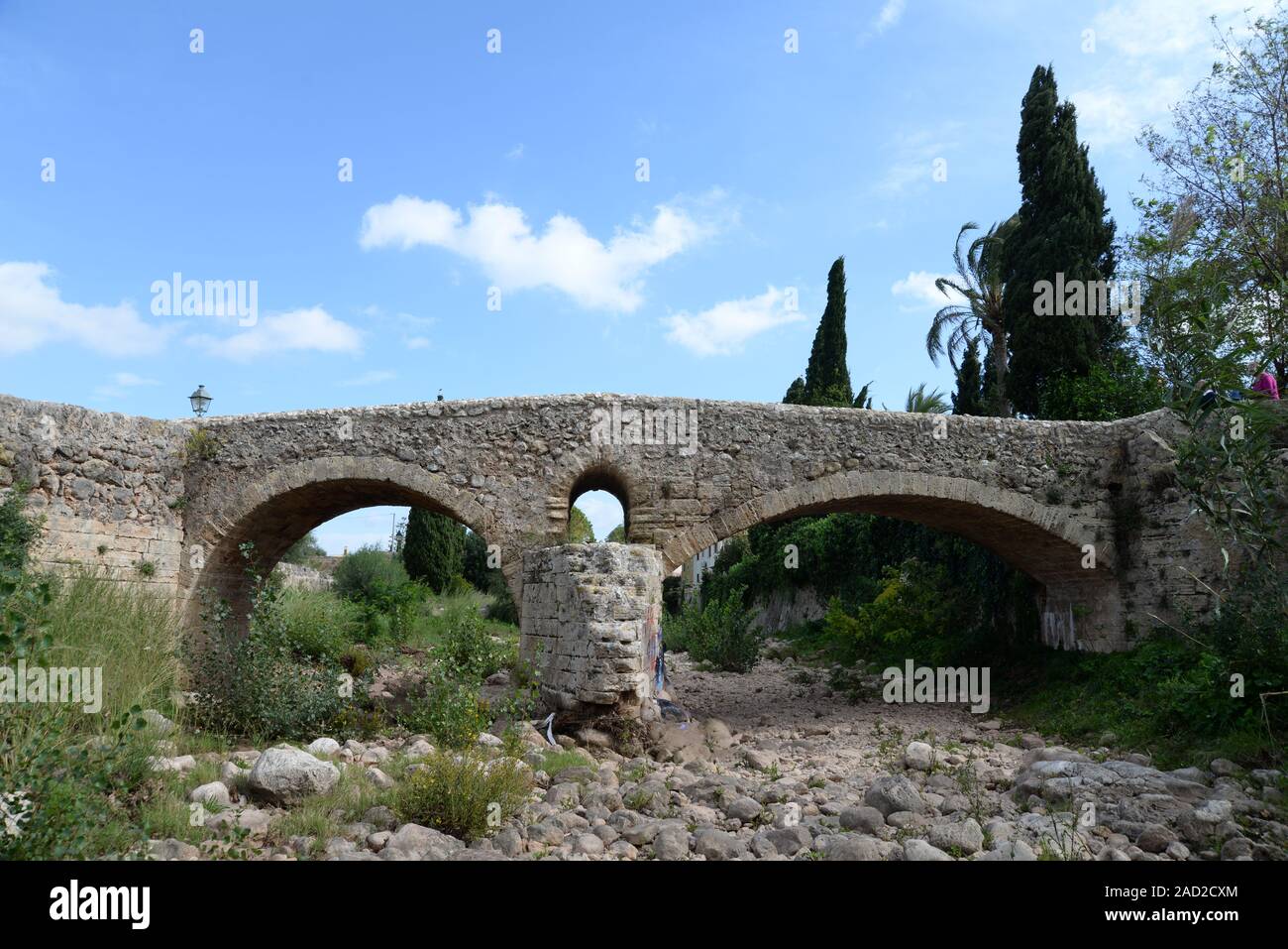 Roman bridge in Pollenca, Mallorca Stock Photo - Alamy