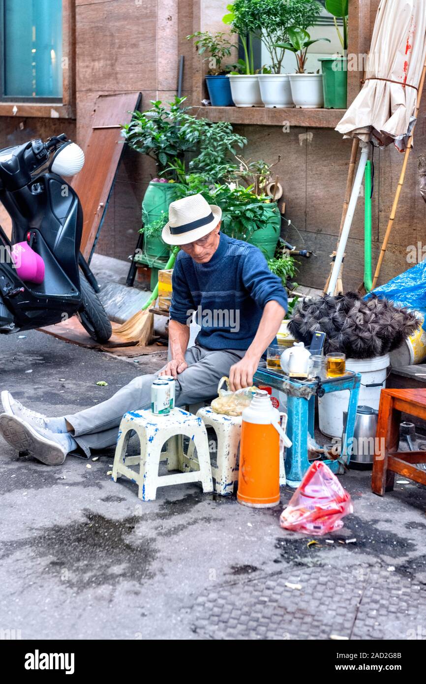 Small plastic chair hanoi hi-res stock photography and images - Alamy