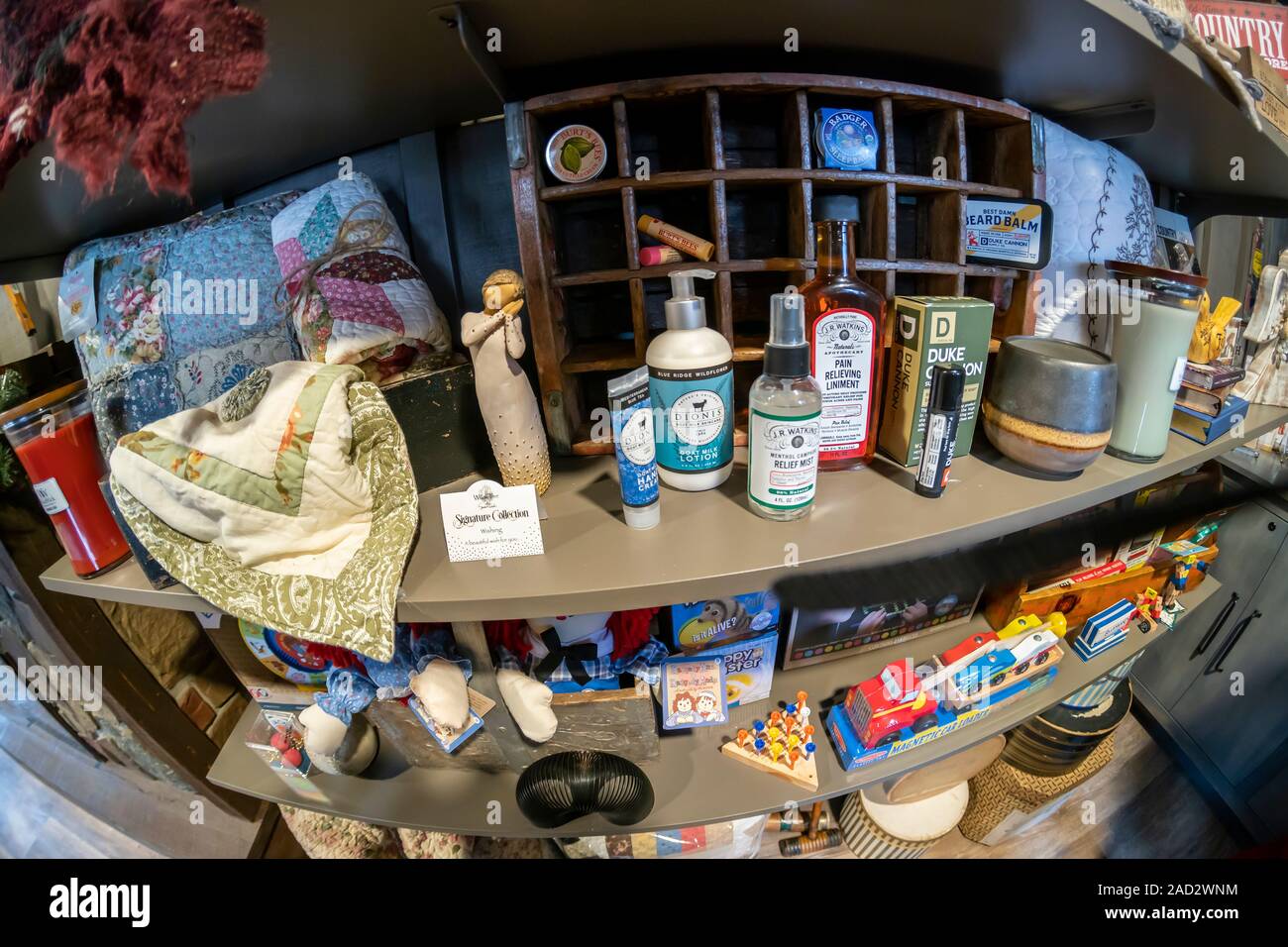 Cracker barrel candy hi-res stock photography and images - Alamy