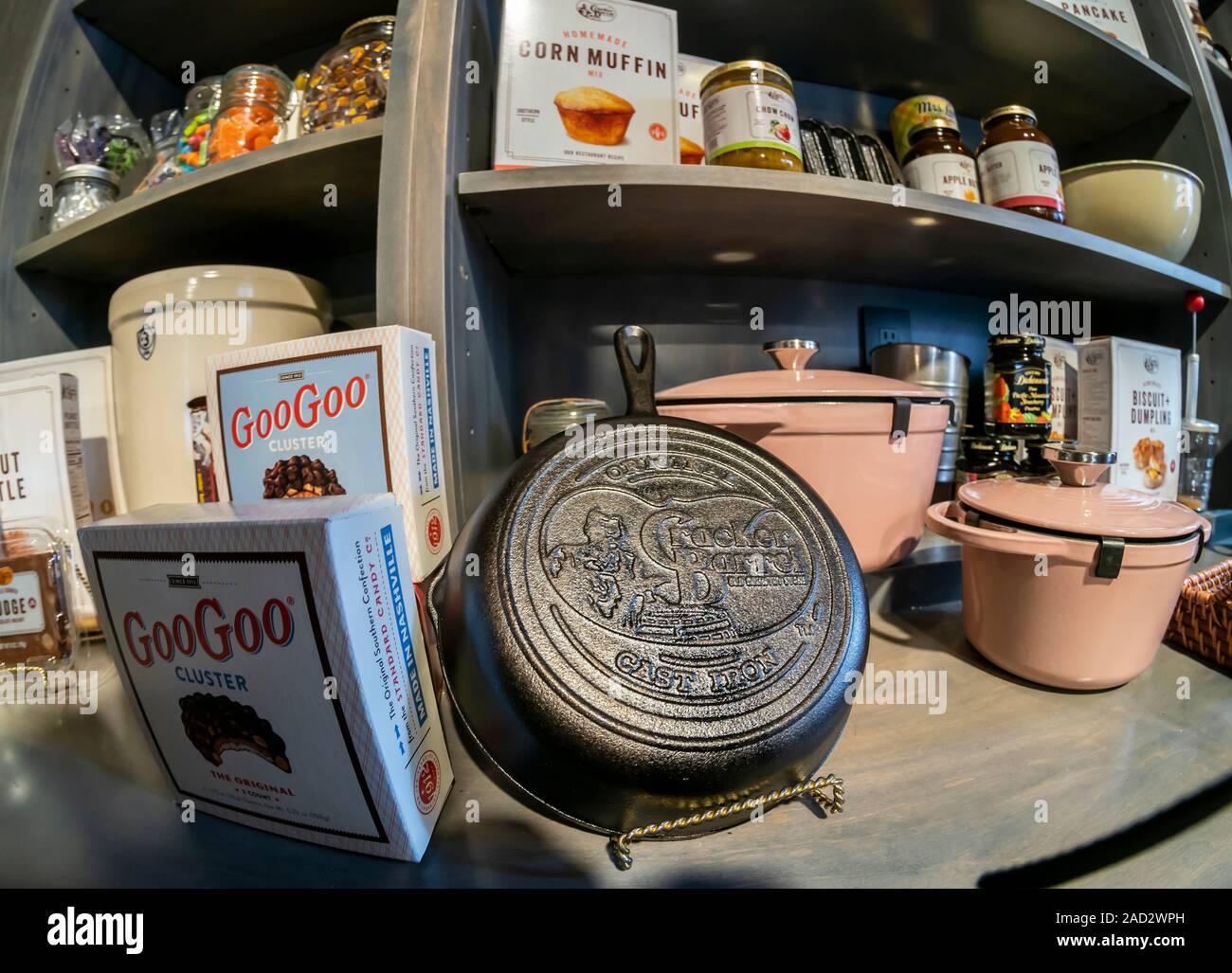 Cracker barrel candy display hi-res stock photography and images - Alamy