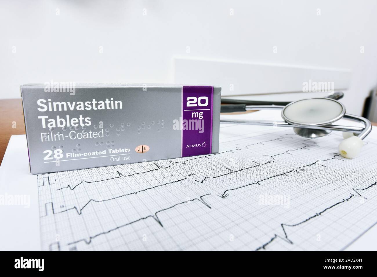 Simvastatin cholesterol-lowering drug. Box containing tablets of the ...