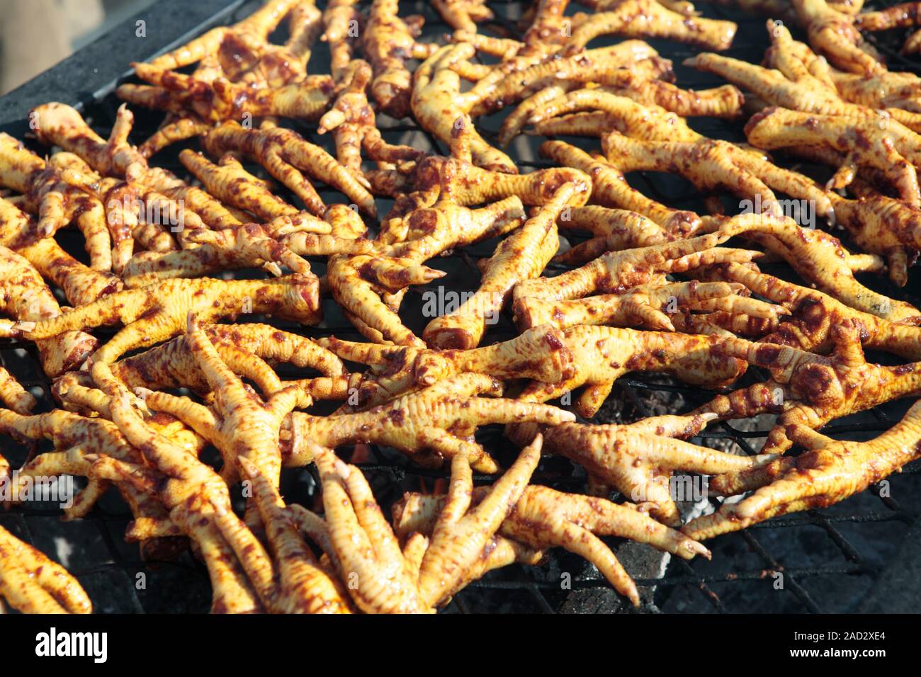 Chickens' feet on a barbecue Stock Photo - Alamy