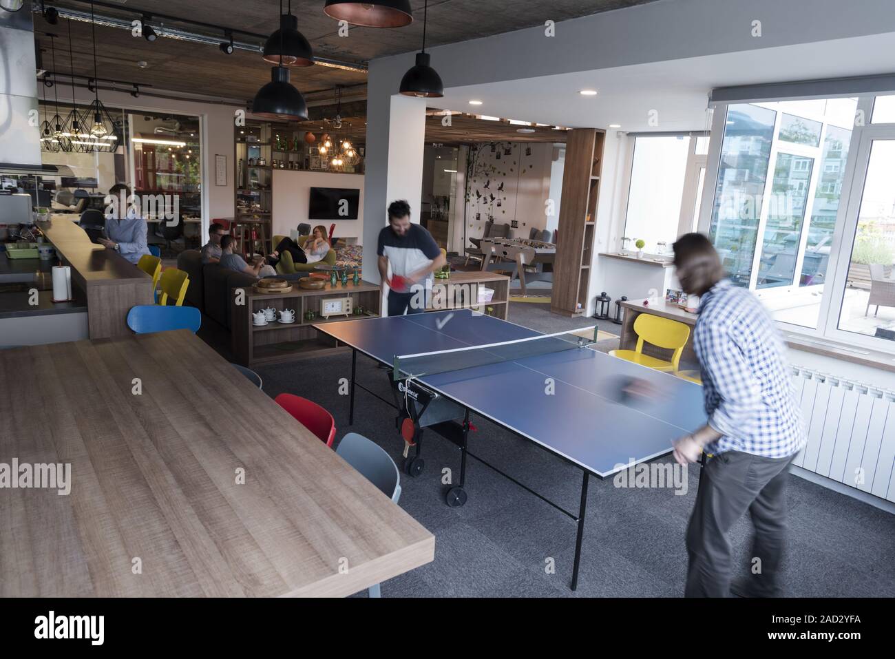 Office colleagues ping pong hi-res stock photography and images - Alamy