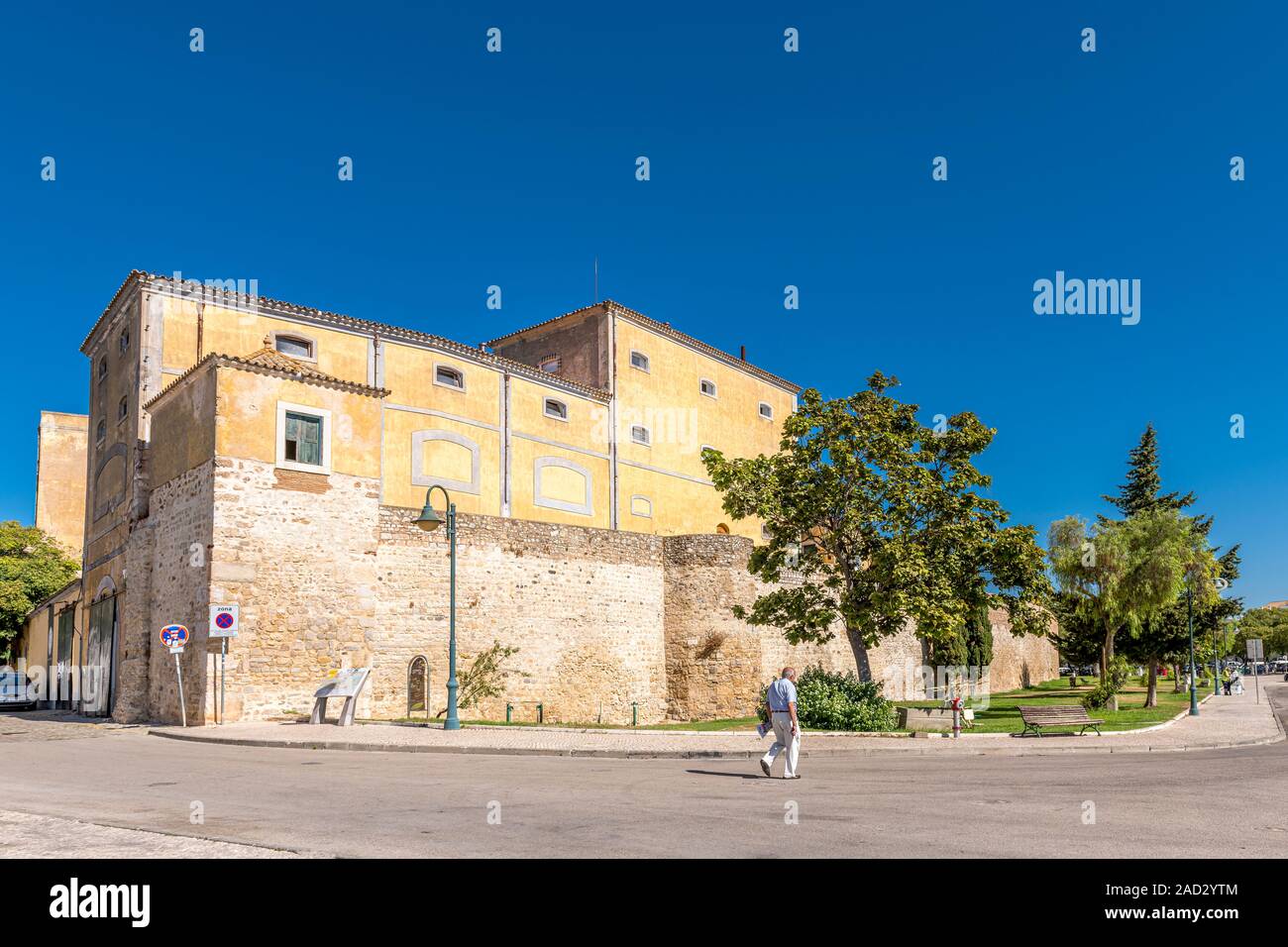 Faro Castle, Castello de Faro on the banks of the Ria Formosa. Faro ...