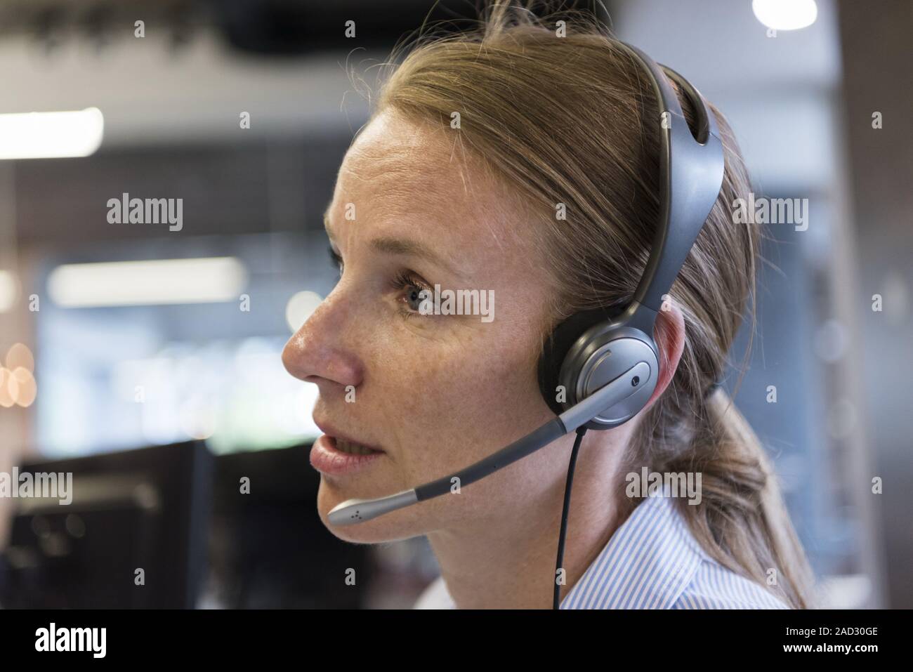 Female support hi-res stock photography and images - Alamy