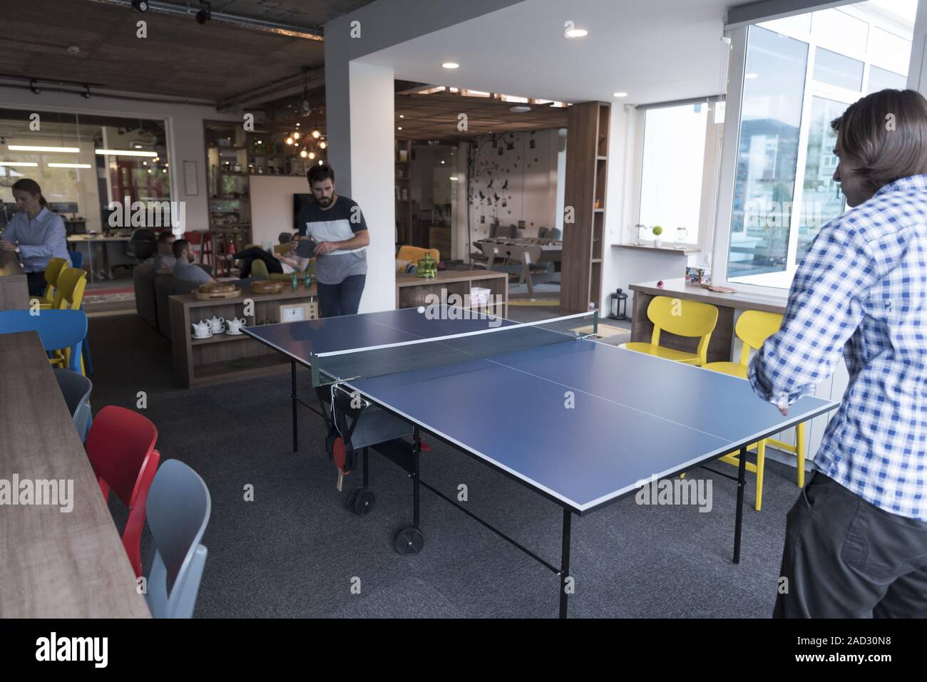 Office colleagues ping pong hi-res stock photography and images - Alamy