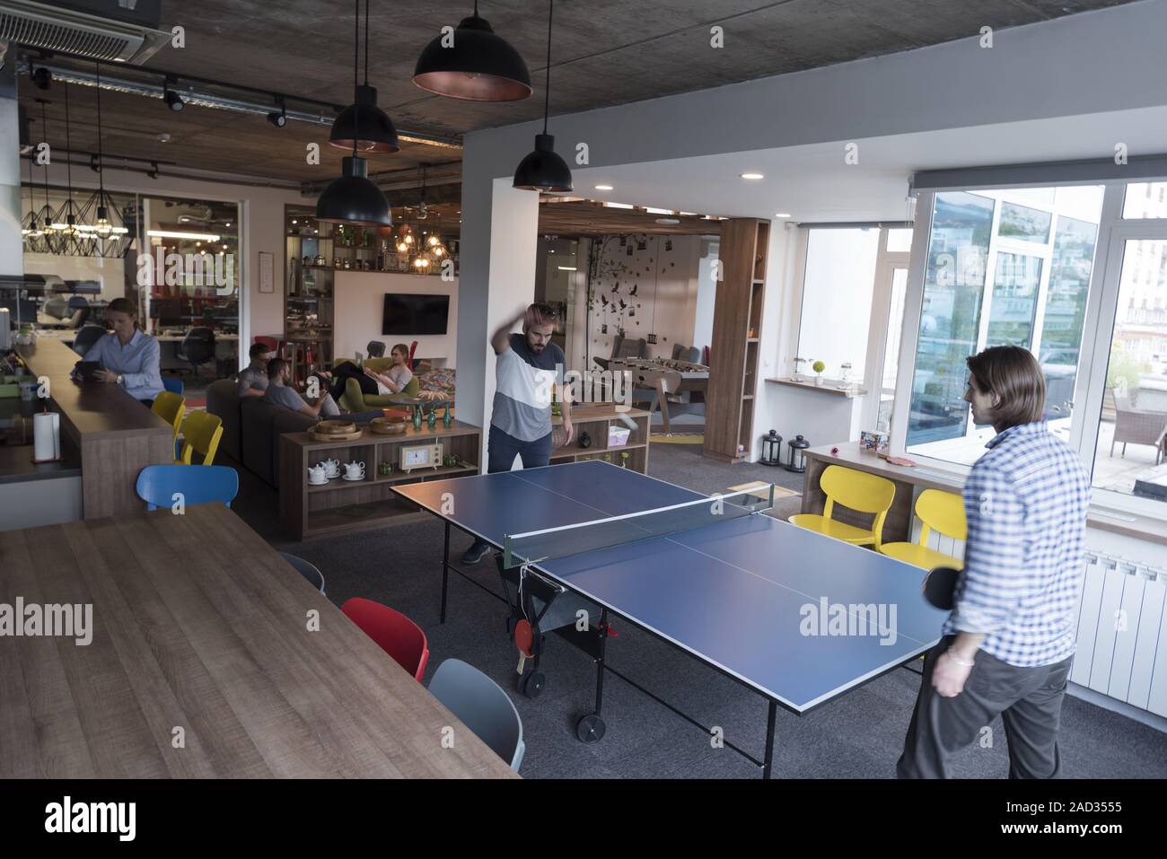 Office colleagues ping pong hi-res stock photography and images - Alamy
