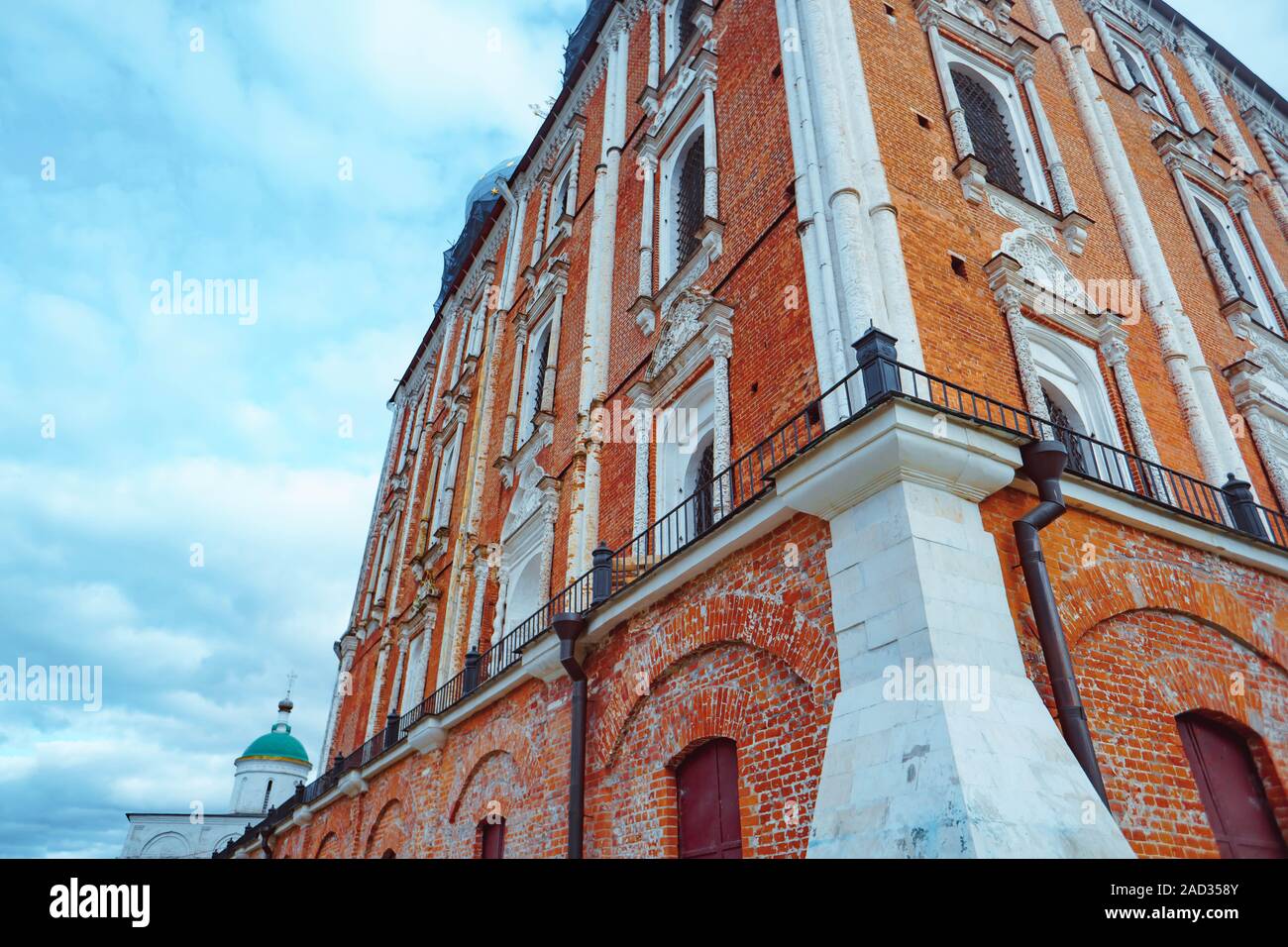 old architecture large buildings, beautiful architecture of old ...