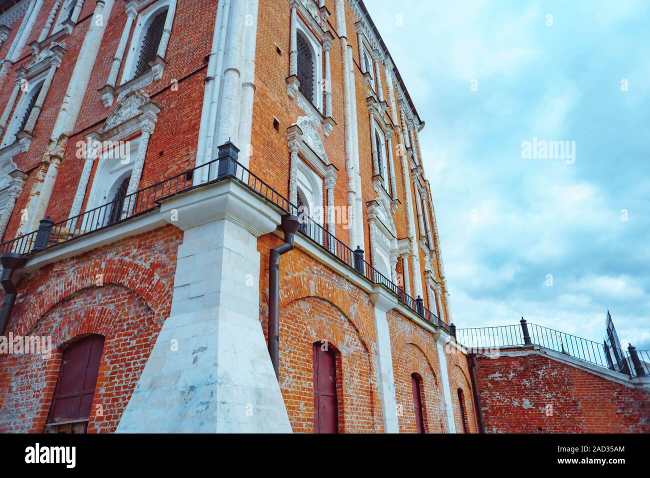 old architecture large buildings, beautiful architecture of old ...