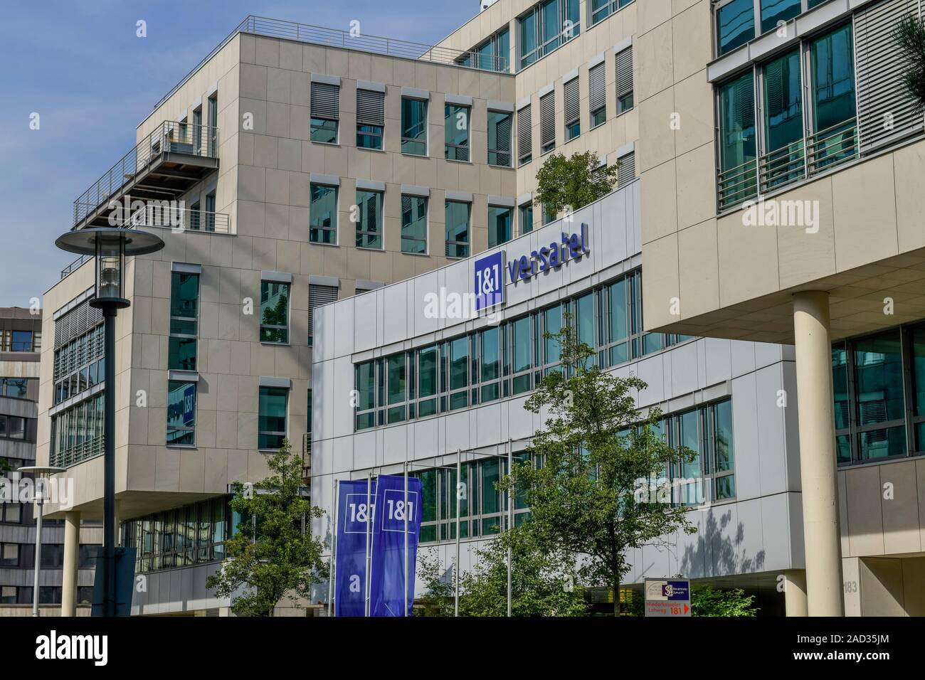 1&1 Versatel Unternehmenszentrale, Niederkasseler Lohweg, Düsseldorf ...