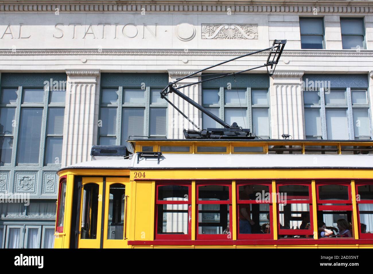 Main street trolley memphis trolley hi-res stock photography and images ...