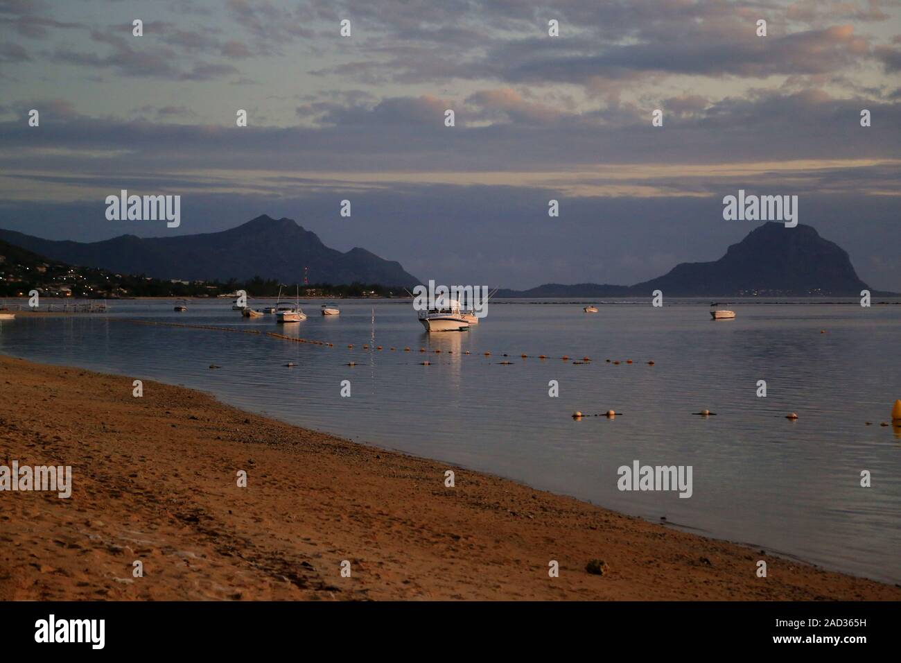 Mauritius, sunset on the west coast at Flic en Flac Stock Photo - Alamy